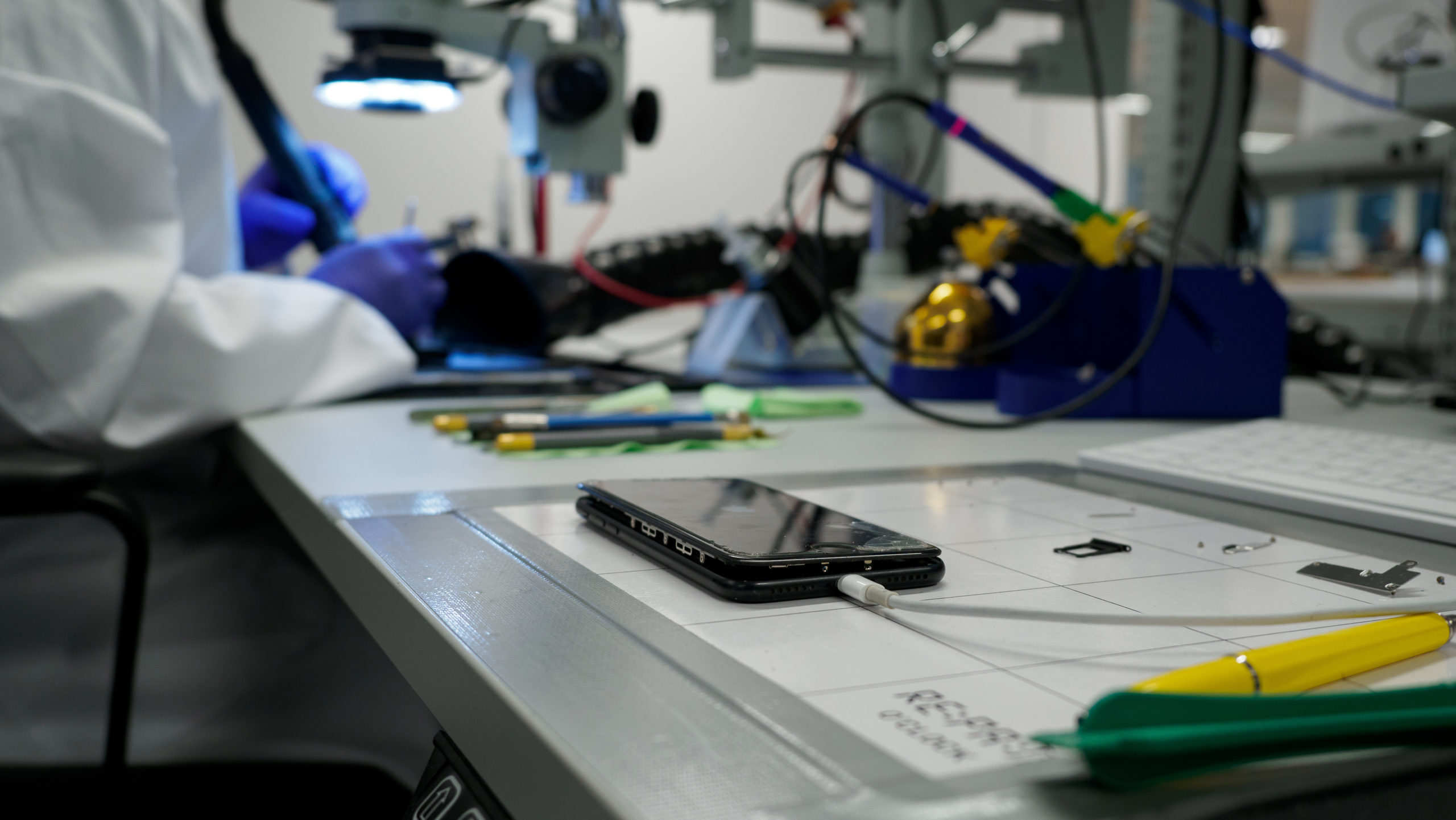 Swappie refurbished iPhones in seiner eigenen Produktionsstätte in ...